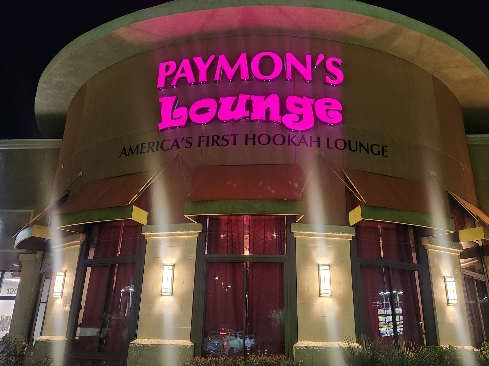 Real Eats by Chef Vic – America’s First Hookah Lounge - Real Vegas Magazine